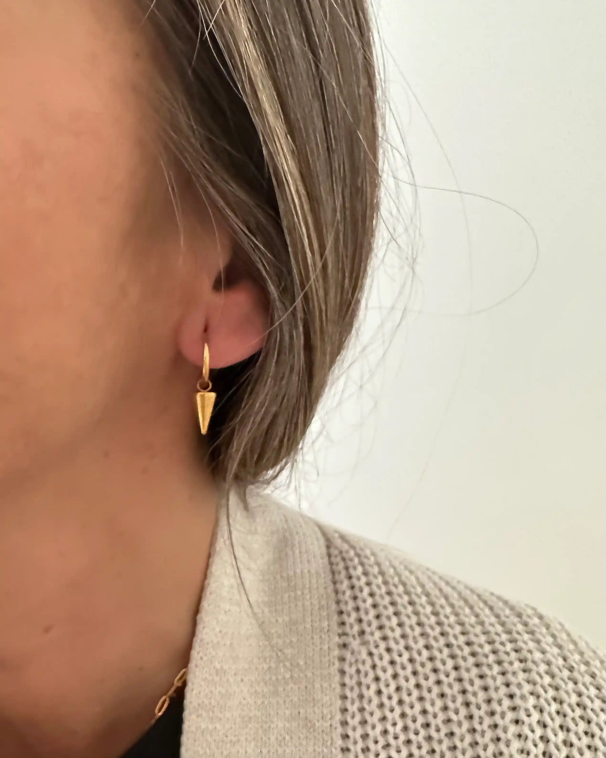 Aritos Mini Spike Largo – Clue Jewelry